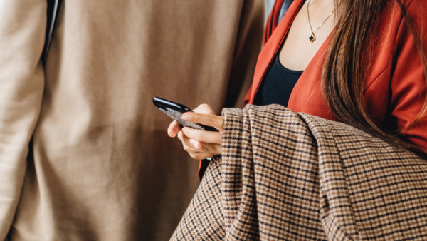 How to get a girl's number without being creepy - Good Gentleman