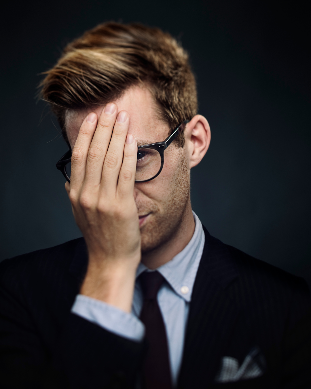 Do Women Like Quiet or Shy Guys? The Definitive Answer - Good Gentleman